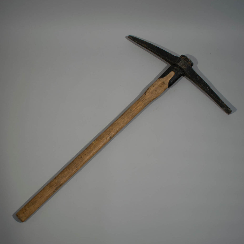 2nd World War Dated Pick Axe – DAS Outdoors